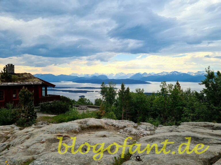 Varden in Molde - Entdecke das atemberaubende Panorama Norwegens ...